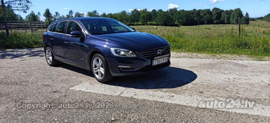 Zils Volvo V60 2014 Rakvere, ar dzinēja tilpumu 2.40 L un nobraukumu 277 tūkst. km par 6700 €, foto 3 vietnē AUTOMOTO.COM.LV