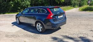 Zils Volvo V60 2014 Rakvere, ar dzinēja tilpumu 2.40 L un nobraukumu 277 tūkst. km par 6700 €, foto 5 vietnē AUTOMOTO.COM.LV