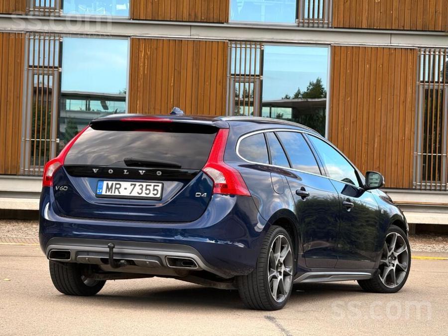 Blue Volvo V60 2014 in Riga, with an engine capacity of 2.00 L and mileage of 274 thousand km for 8150 €, photo 7 on AUTOMOTO.COM.LV