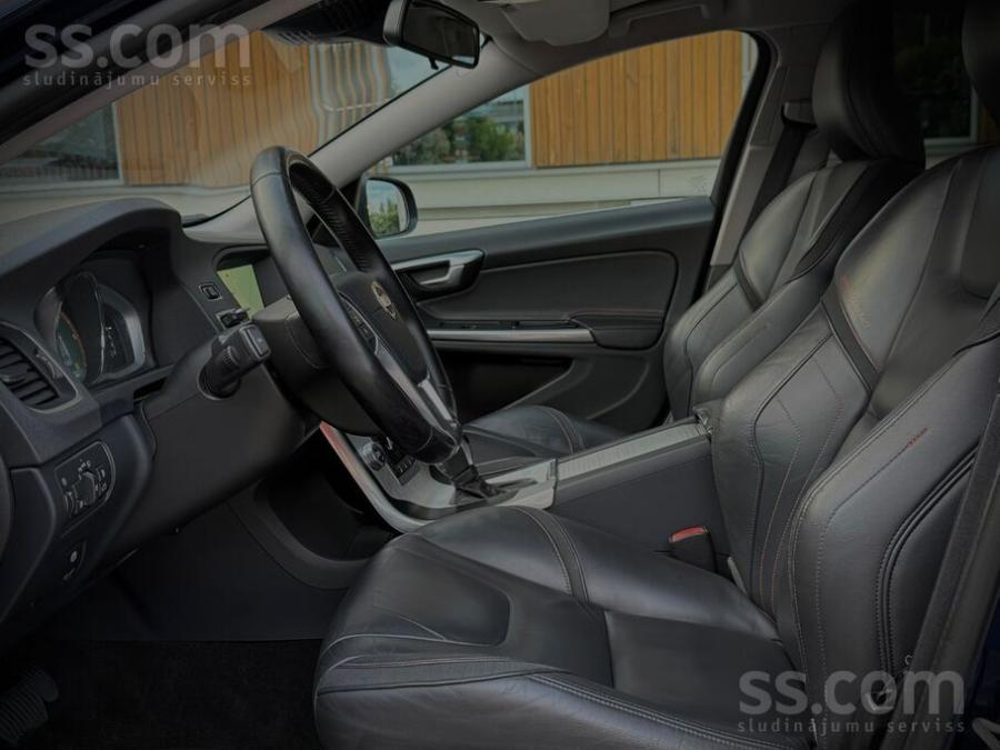 Blue Volvo V60 2014 in Riga, with an engine capacity of 2.00 L and mileage of 274 thousand km for 8150 €, photo 13 on AUTOMOTO.COM.LV