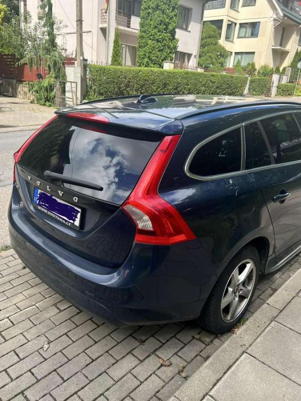 Blue Volvo V60 2014 in Vilnius, with an engine capacity of 1.56 L and mileage of 242 thousand km for 5100 €, photo 4 on AUTOMOTO.COM.LV