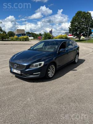 Zils Volvo V60 2014 Jēkabpils, ar dzinēja tilpumu 2.00 L un nobraukumu 303 tūkst. km par 6300 €, foto  vietnē AUTOMOTO.COM.LV