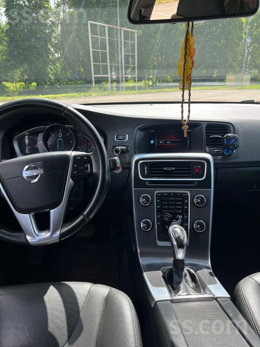 Zils Volvo V60 2014 Jēkabpils, ar dzinēja tilpumu 2.00 L un nobraukumu 303 tūkst. km par 6300 €, foto 4 vietnē AUTOMOTO.COM.LV