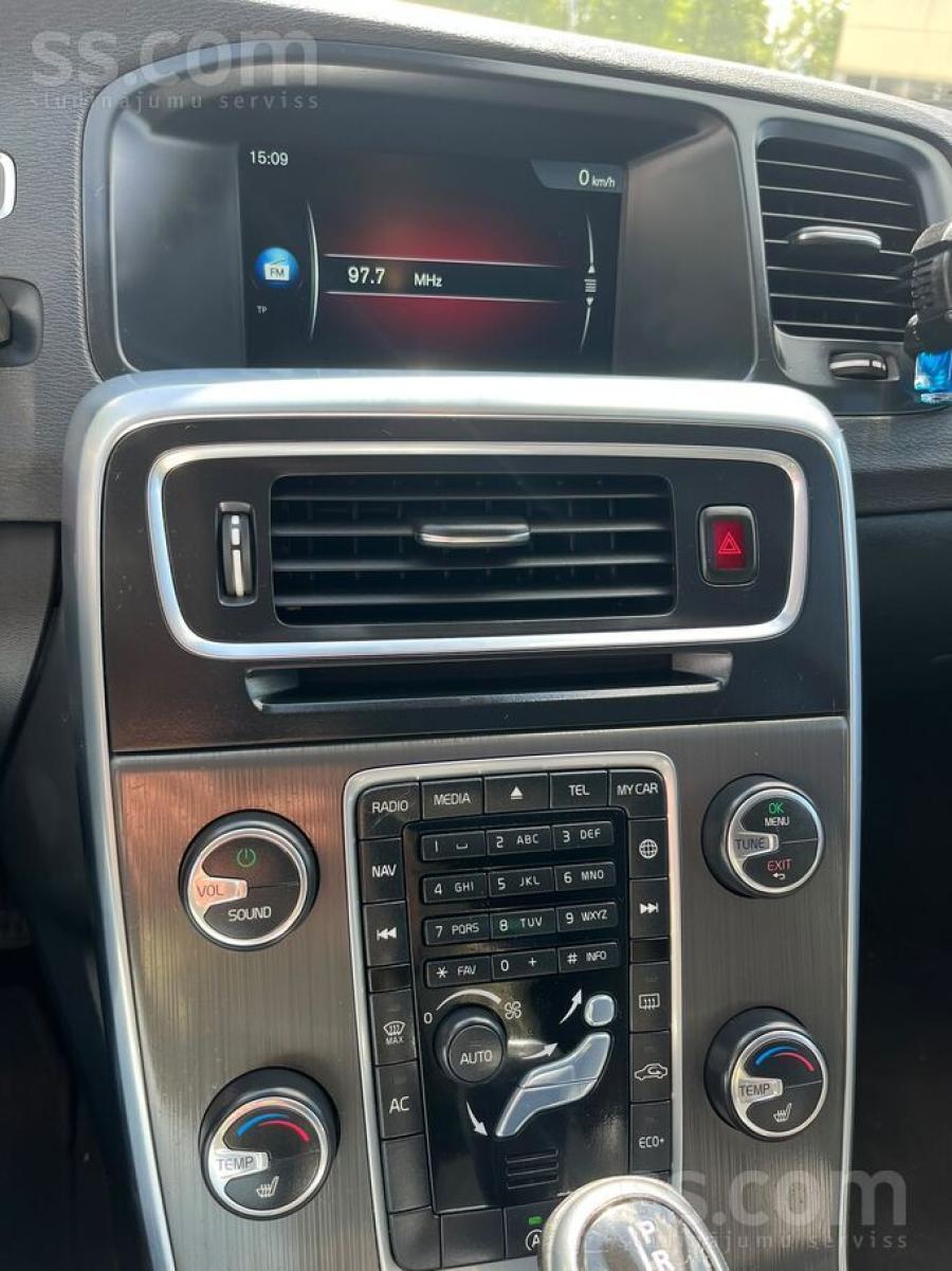 Zils Volvo V60 2014 Jēkabpils, ar dzinēja tilpumu 2.00 L un nobraukumu 303 tūkst. km par 6300 €, foto 6 vietnē AUTOMOTO.COM.LV
