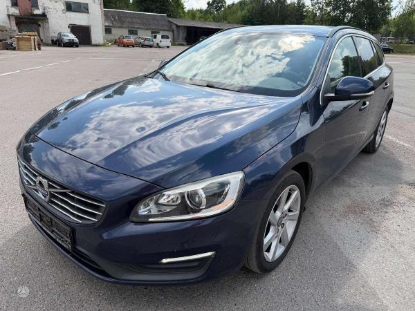 Blue Volvo V60 2014 in Raseiniai, with an engine capacity of 1.97 L and mileage of 252 thousand km for 5900 €, photo 3 on AUTOMOTO.COM.LV