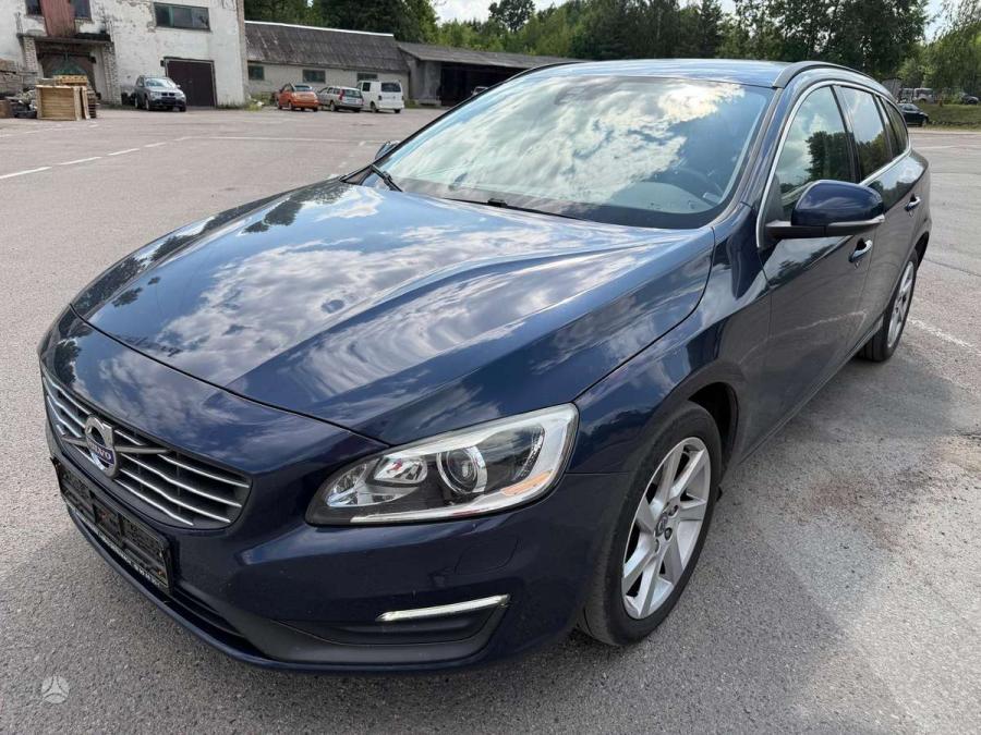 Blue Volvo V60 2014 in Raseiniai, with an engine capacity of 1.97 L and mileage of 252 thousand km for 5900 €, photo 4 on AUTOMOTO.COM.LV