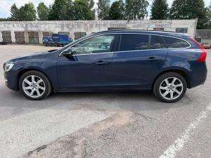 Blue Volvo V60 2014 in Raseiniai, with an engine capacity of 1.97 L and mileage of 252 thousand km for 5900 €, photo 5 on AUTOMOTO.COM.LV