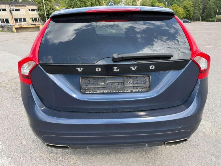 Blue Volvo V60 2014 in Raseiniai, with an engine capacity of 1.97 L and mileage of 252 thousand km for 5900 €, photo 8 on AUTOMOTO.COM.LV