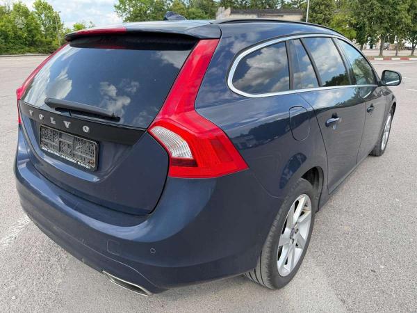 Blue Volvo V60 2014 in Raseiniai, with an engine capacity of 1.97 L and mileage of 252 thousand km for 5900 €, photo 8 on AUTOMOTO.COM.LV