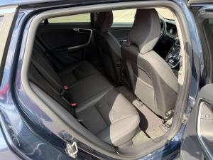 Blue Volvo V60 2014 in Raseiniai, with an engine capacity of 1.97 L and mileage of 252 thousand km for 5900 €, photo 14 on AUTOMOTO.COM.LV