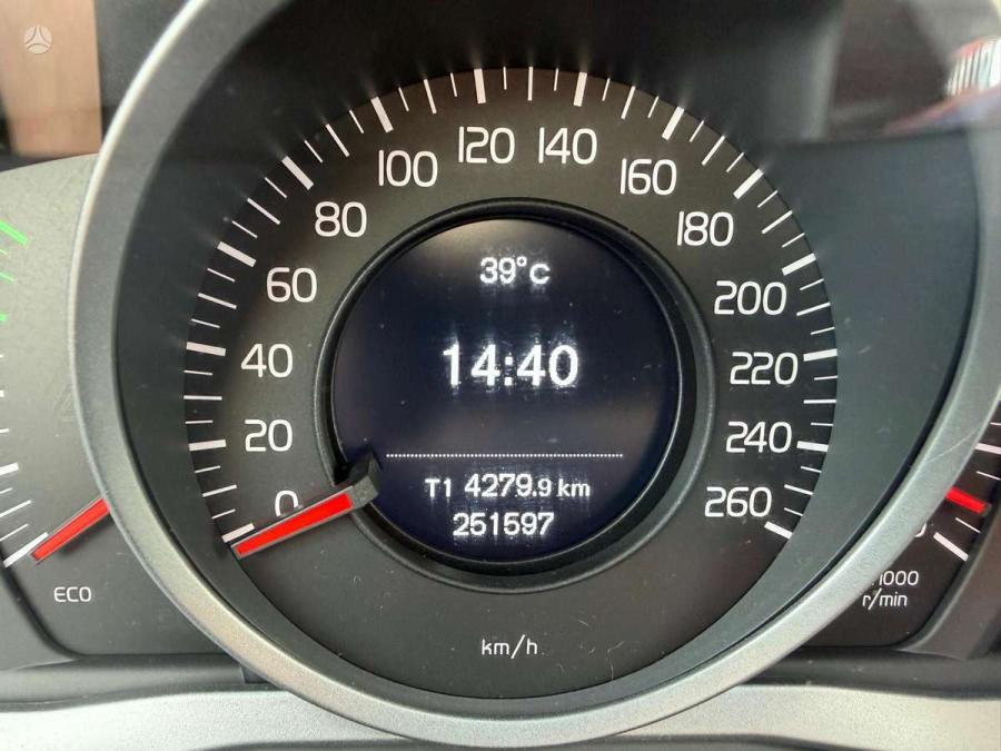 Blue Volvo V60 2014 in Raseiniai, with an engine capacity of 1.97 L and mileage of 252 thousand km for 5900 €, photo 18 on AUTOMOTO.COM.LV
