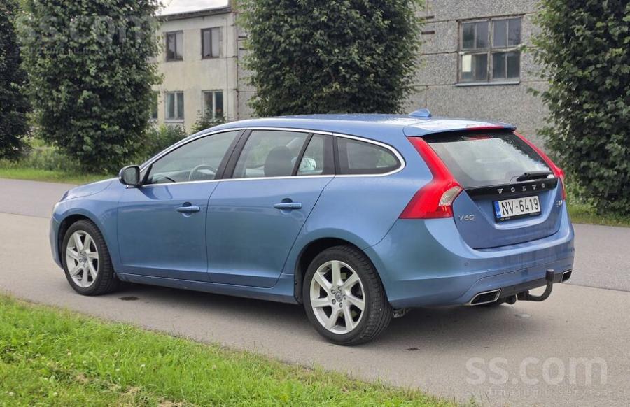 Blue Volvo V60 2014 in Riga, with an engine capacity of 2.00 L and mileage of 273 thousand km for 6200 €, photo 5 on AUTOMOTO.COM.LV