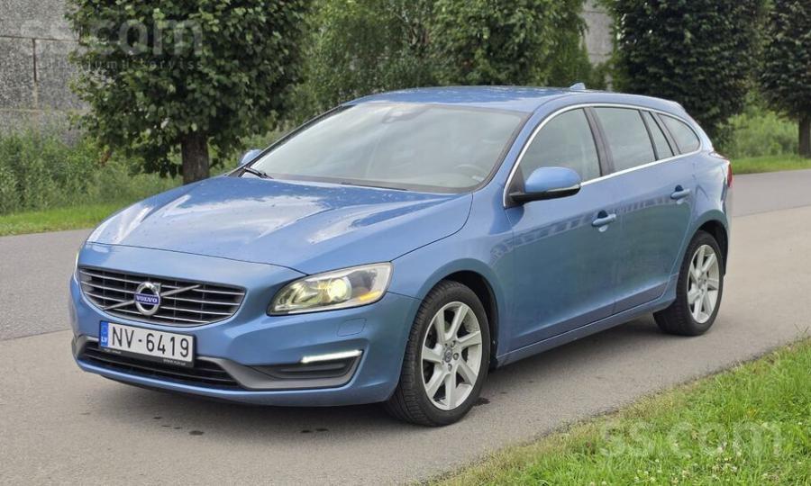 Blue Volvo V60 2014 in Riga, with an engine capacity of 2.00 L and mileage of 273 thousand km for 6200 €, photo 6 on AUTOMOTO.COM.LV