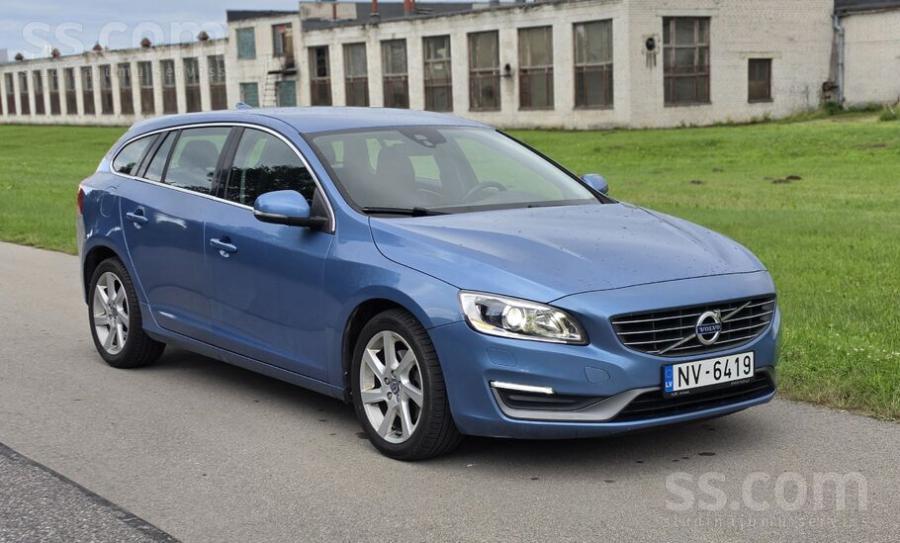 Blue Volvo V60 2014 in Riga, with an engine capacity of 2.00 L and mileage of 273 thousand km for 6200 €, photo 7 on AUTOMOTO.COM.LV
