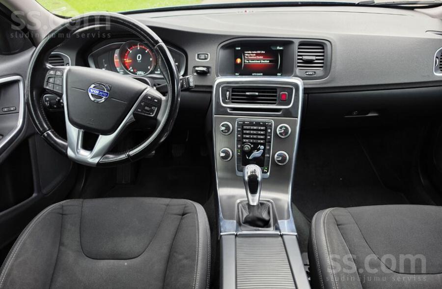 Blue Volvo V60 2014 in Riga, with an engine capacity of 2.00 L and mileage of 273 thousand km for 6200 €, photo 8 on AUTOMOTO.COM.LV