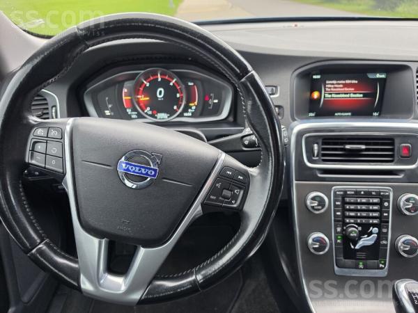 Zils Volvo V60 2014 Rīga, ar dzinēja tilpumu 2.00 L un nobraukumu 273 tūkst. km par 6200 €, foto 8 vietnē AUTOMOTO.COM.LV
