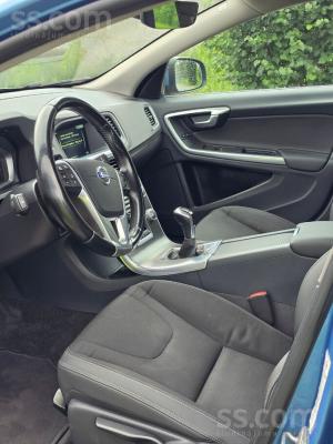 Blue Volvo V60 2014 in Riga, with an engine capacity of 2.00 L and mileage of 273 thousand km for 6200 €, photo 10 on AUTOMOTO.COM.LV