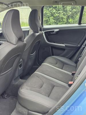Blue Volvo V60 2014 in Riga, with an engine capacity of 2.00 L and mileage of 273 thousand km for 6200 €, photo 13 on AUTOMOTO.COM.LV