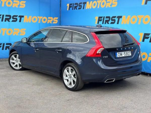 Zils Volvo V60 2014 Rīga, ar dzinēja tilpumu 2.00 L un nobraukumu 275 tūkst. km par 6950 €, foto 2 vietnē AUTOMOTO.COM.LV