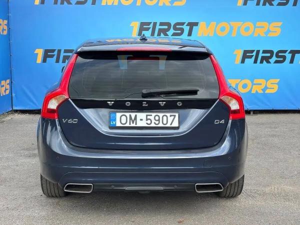 Zils Volvo V60 2014 Rīga, ar dzinēja tilpumu 2.00 L un nobraukumu 275 tūkst. km par 6950 €, foto 4 vietnē AUTOMOTO.COM.LV