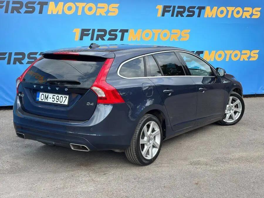 Zils Volvo V60 2014 Rīga, ar dzinēja tilpumu 2.00 L un nobraukumu 275 tūkst. km par 6950 €, foto 7 vietnē AUTOMOTO.COM.LV