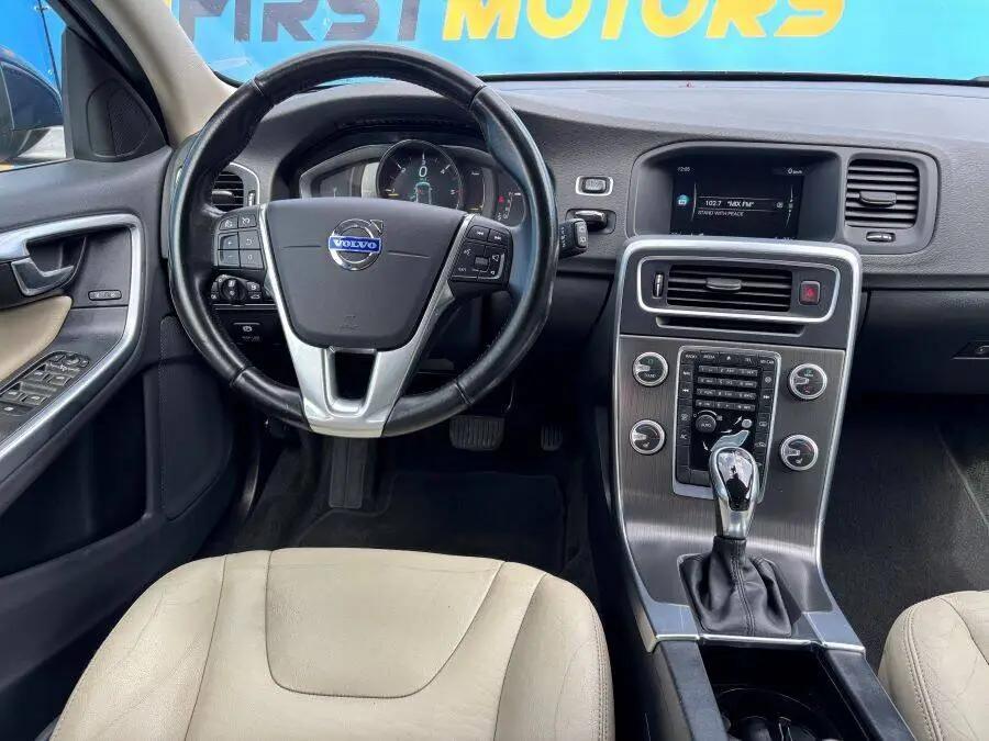 Zils Volvo V60 2014 Rīga, ar dzinēja tilpumu 2.00 L un nobraukumu 275 tūkst. km par 6950 €, foto 8 vietnē AUTOMOTO.COM.LV
