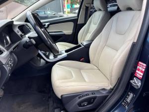 Zils Volvo V60 2014 Rīga, ar dzinēja tilpumu 2.00 L un nobraukumu 275 tūkst. km par 6950 €, foto 9 vietnē AUTOMOTO.COM.LV