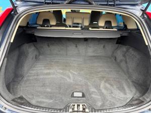 Zils Volvo V60 2014 Rīga, ar dzinēja tilpumu 2.00 L un nobraukumu 275 tūkst. km par 6950 €, foto 11 vietnē AUTOMOTO.COM.LV