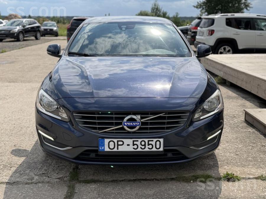 Zils Volvo V60 2014 Rīga, ar dzinēja tilpumu 2.00 L un nobraukumu 228 tūkst. km par 7700 €, foto 3 vietnē AUTOMOTO.COM.LV