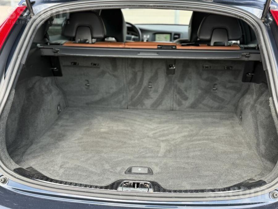 Zils Volvo V60 2014 Rīga, ar dzinēja tilpumu 2.00 L un nobraukumu 228 tūkst. km par 7700 €, foto 16 vietnē AUTOMOTO.COM.LV