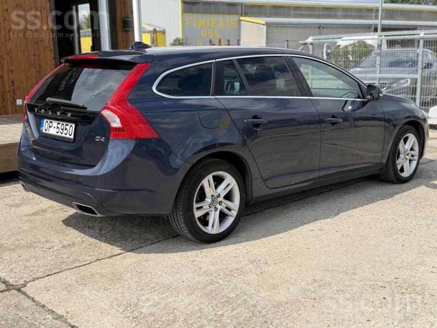 Zils Volvo V60 2014 Rīga, ar dzinēja tilpumu 2.00 L un nobraukumu 228 tūkst. km par 7700 €, foto 17 vietnē AUTOMOTO.COM.LV