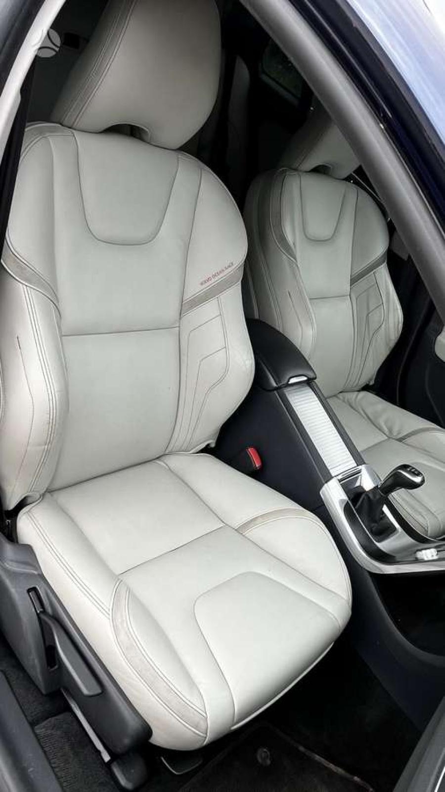 Zils Volvo V60 2014 Šilutė, ar dzinēja tilpumu 1.98 L un nobraukumu 257 tūkst. km par 6999 €, foto 15 vietnē AUTOMOTO.COM.LV