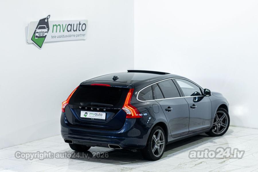 Blue Volvo V60 2014 in Tallinn, with an engine capacity of 2.40 L and mileage of 239 thousand km for 9990 €, photo 3 on AUTOMOTO.COM.LV