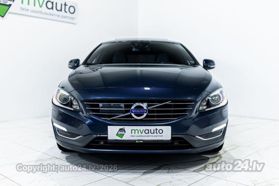 Blue Volvo V60 2014 in Tallinn, with an engine capacity of 2.40 L and mileage of 239 thousand km for 9990 €, photo 5 on AUTOMOTO.COM.LV