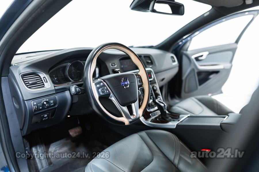 Blue Volvo V60 2014 in Tallinn, with an engine capacity of 2.40 L and mileage of 239 thousand km for 9990 €, photo 12 on AUTOMOTO.COM.LV