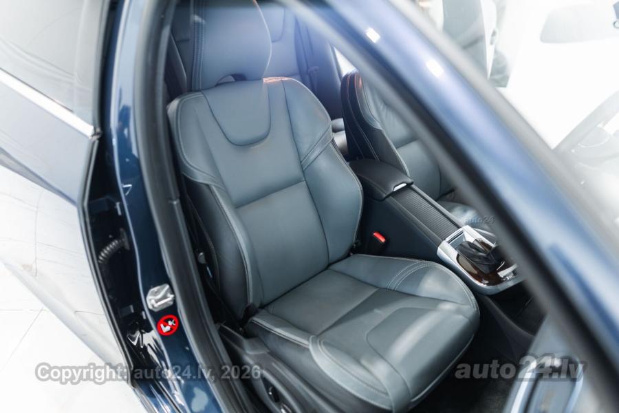 Blue Volvo V60 2014 in Tallinn, with an engine capacity of 2.40 L and mileage of 239 thousand km for 9990 €, photo 15 on AUTOMOTO.COM.LV