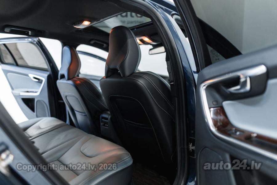Blue Volvo V60 2014 in Tallinn, with an engine capacity of 2.40 L and mileage of 239 thousand km for 9990 €, photo 16 on AUTOMOTO.COM.LV