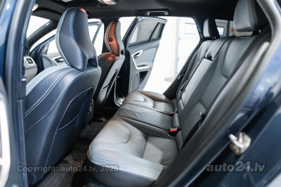 Blue Volvo V60 2014 in Tallinn, with an engine capacity of 2.40 L and mileage of 239 thousand km for 9990 €, photo 17 on AUTOMOTO.COM.LV