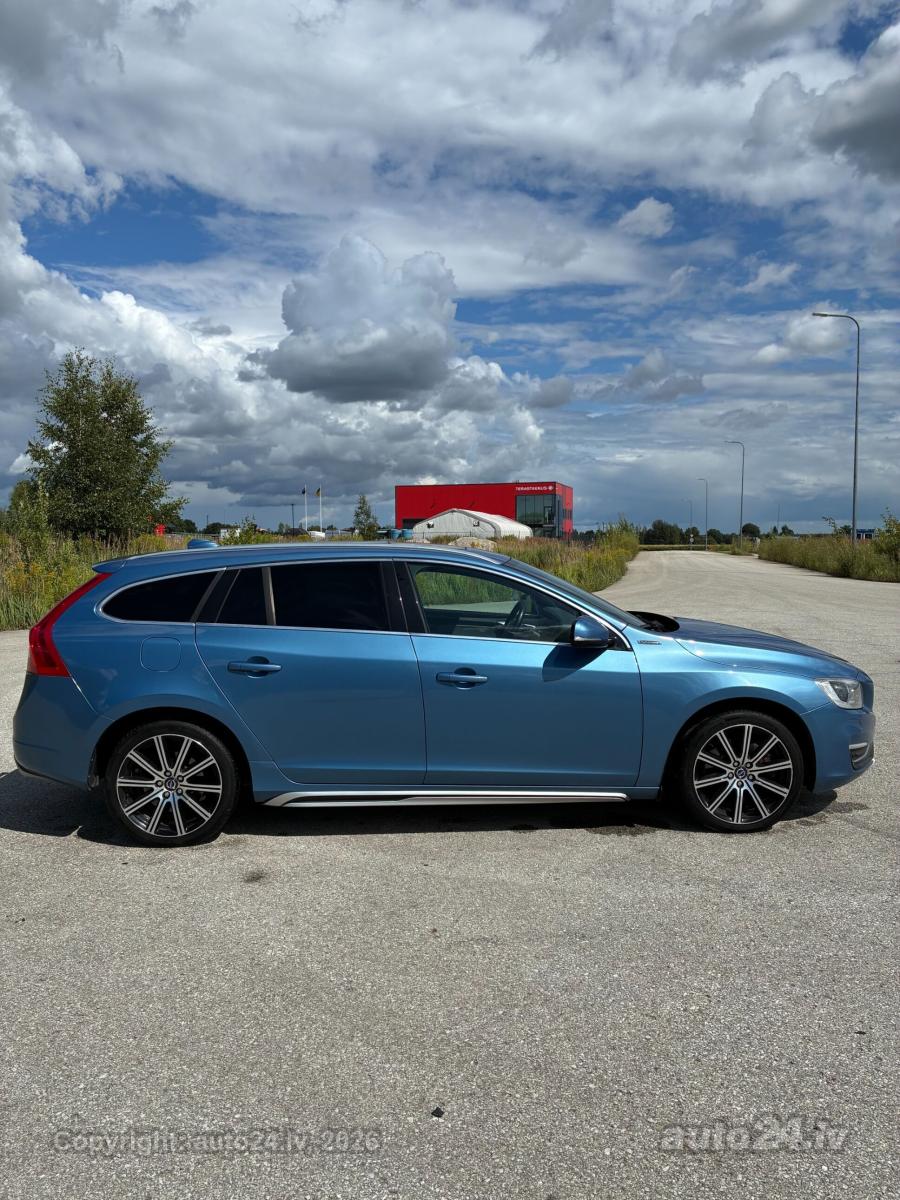 Blue Volvo V60 2014 in Tartu, with an engine capacity of 2.40 L and mileage of 307 thousand km for 7600 €, photo 7 on AUTOMOTO.COM.LV