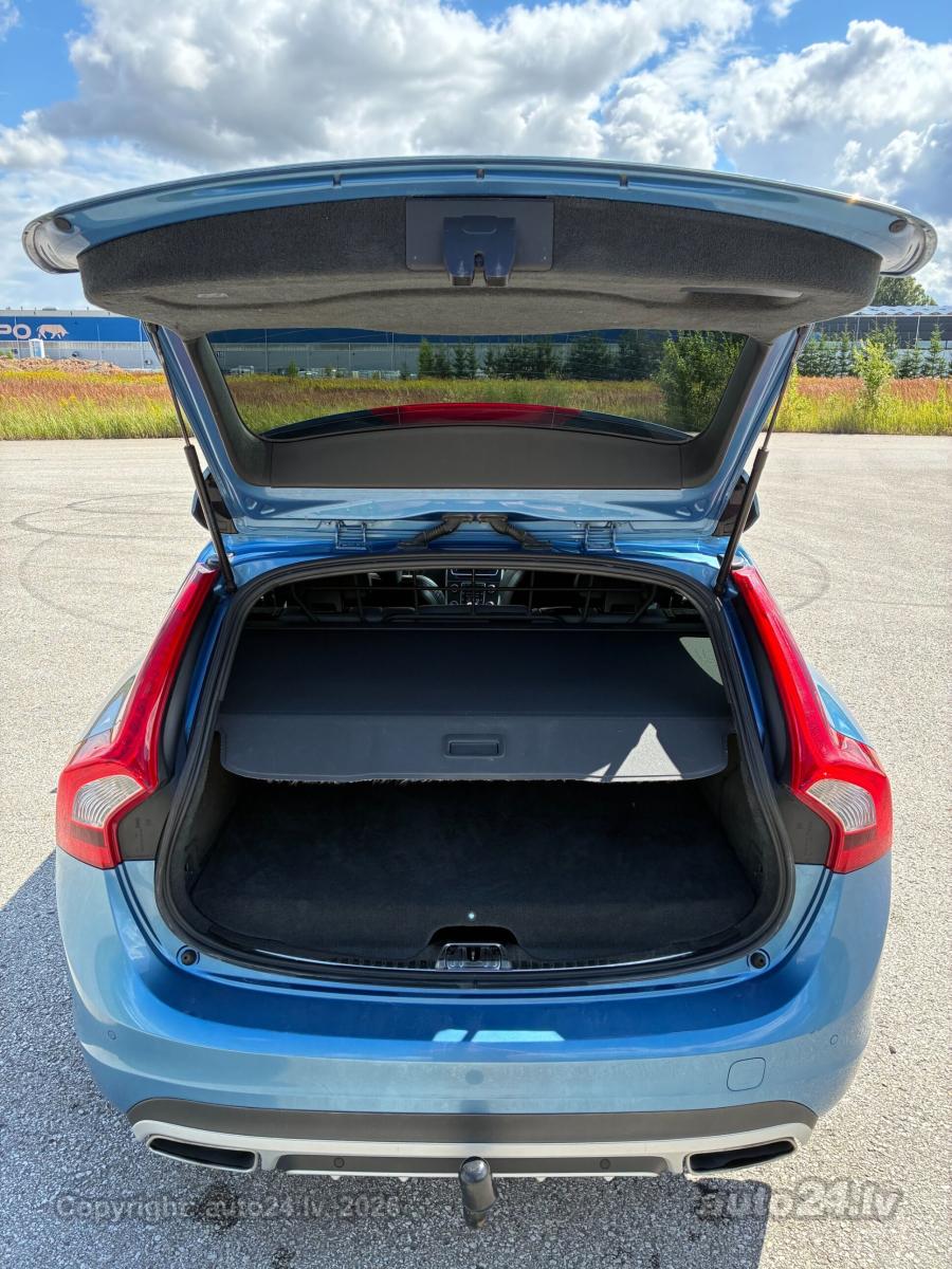 Blue Volvo V60 2014 in Tartu, with an engine capacity of 2.40 L and mileage of 307 thousand km for 7600 €, photo 14 on AUTOMOTO.COM.LV