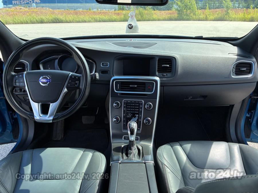 Blue Volvo V60 2014 in Tartu, with an engine capacity of 2.40 L and mileage of 307 thousand km for 7600 €, photo 15 on AUTOMOTO.COM.LV