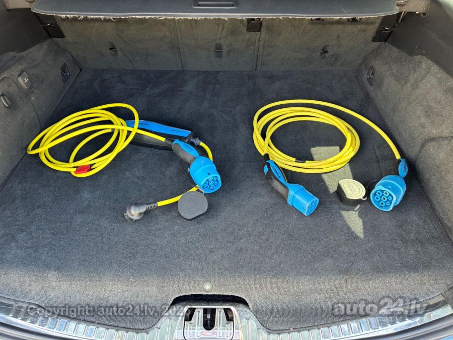 Blue Volvo V60 2014 in Tartu, with an engine capacity of 2.40 L and mileage of 307 thousand km for 7600 €, photo 18 on AUTOMOTO.COM.LV