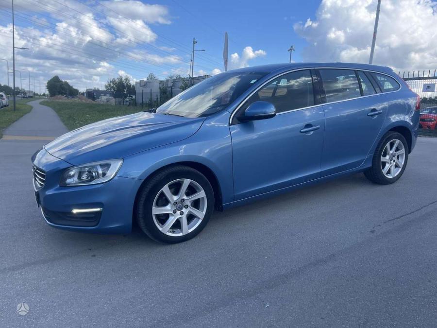 Zils Volvo V60 2014 Kauņa, ar dzinēja tilpumu 1.97 L un nobraukumu 267 tūkst. km par 5650 €, foto 4 vietnē AUTOMOTO.COM.LV