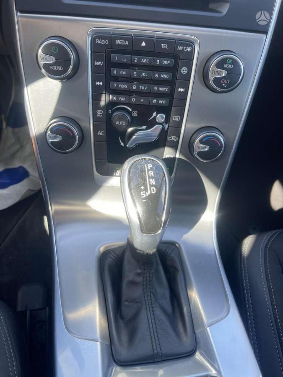Zils Volvo V60 2014 Kauņa, ar dzinēja tilpumu 1.97 L un nobraukumu 267 tūkst. km par 5650 €, foto 23 vietnē AUTOMOTO.COM.LV