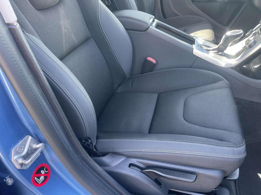 Zils Volvo V60 2014 Kauņa, ar dzinēja tilpumu 1.97 L un nobraukumu 267 tūkst. km par 5650 €, foto 28 vietnē AUTOMOTO.COM.LV
