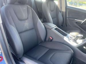 Zils Volvo V60 2014 Kauņa, ar dzinēja tilpumu 1.97 L un nobraukumu 267 tūkst. km par 5650 €, foto 29 vietnē AUTOMOTO.COM.LV