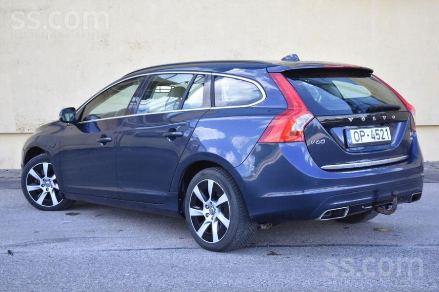 Zils Volvo V60 2014 Talsi, ar dzinēja tilpumu 2.40 L un nobraukumu 306 tūkst. km par 7200 €, foto 3 vietnē AUTOMOTO.COM.LV