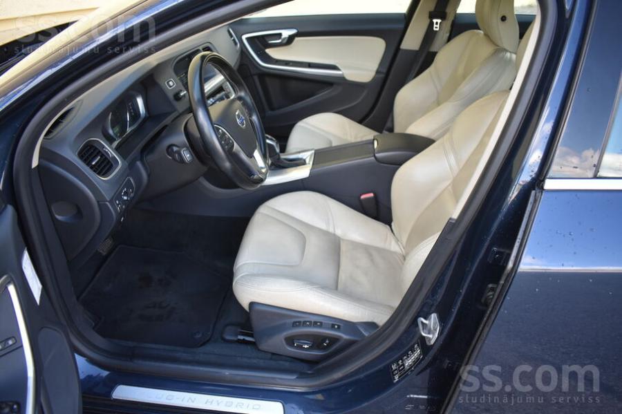Zils Volvo V60 2014 Talsi, ar dzinēja tilpumu 2.40 L un nobraukumu 306 tūkst. km par 7200 €, foto 7 vietnē AUTOMOTO.COM.LV