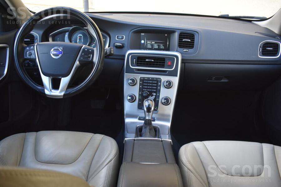 Zils Volvo V60 2014 Talsi, ar dzinēja tilpumu 2.40 L un nobraukumu 306 tūkst. km par 7200 €, foto 8 vietnē AUTOMOTO.COM.LV