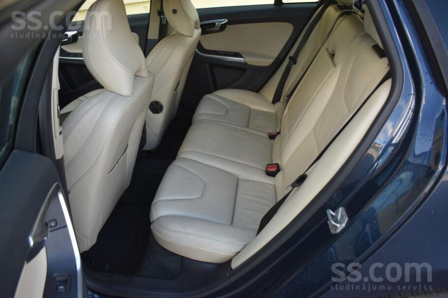 Zils Volvo V60 2014 Talsi, ar dzinēja tilpumu 2.40 L un nobraukumu 306 tūkst. km par 7200 €, foto 9 vietnē AUTOMOTO.COM.LV